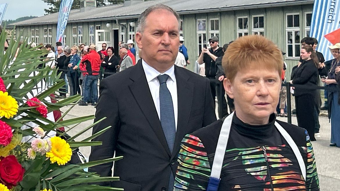 Deutscher Bundestag - Vizepräsidentin Petra Pau bei Gedenkfeier zur ...