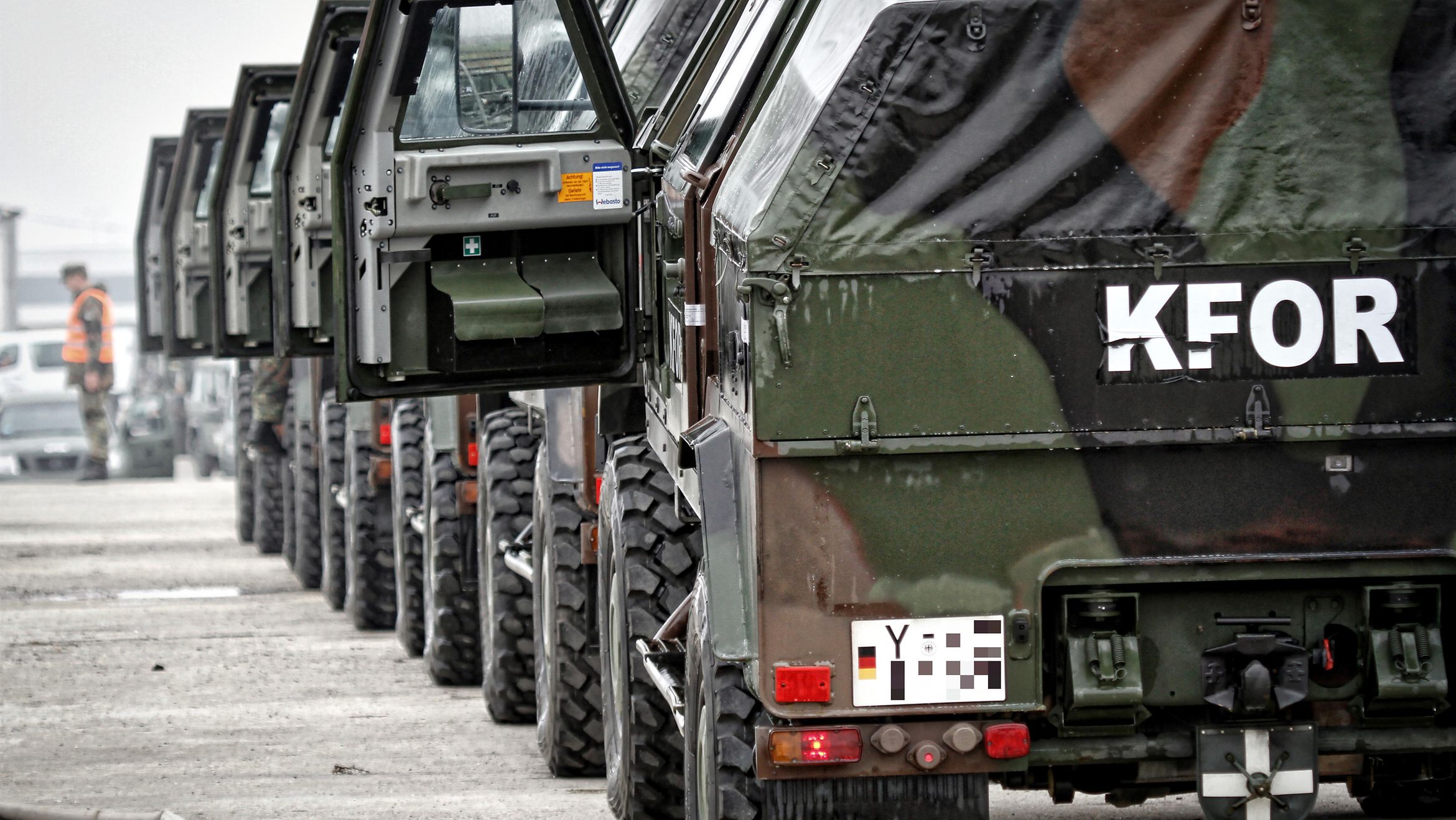 Deutscher Bundestag - 11. Juni 1999: Zustimmung zum Bundeswehr-Einsatz ...