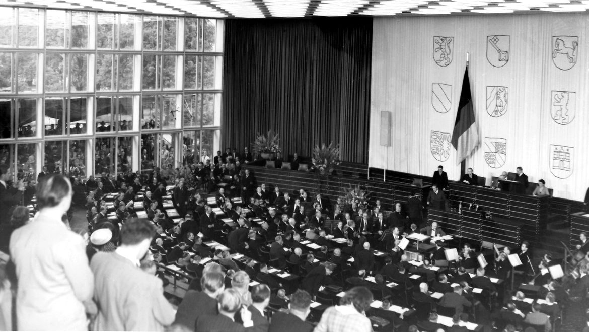 Deutscher Bundestag - Erste Sitzung des ersten Deutschen Bundestages