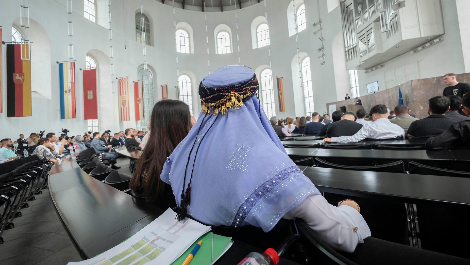 Deutscher Bundestag - Bleiberecht für jesidische Geflüchtete