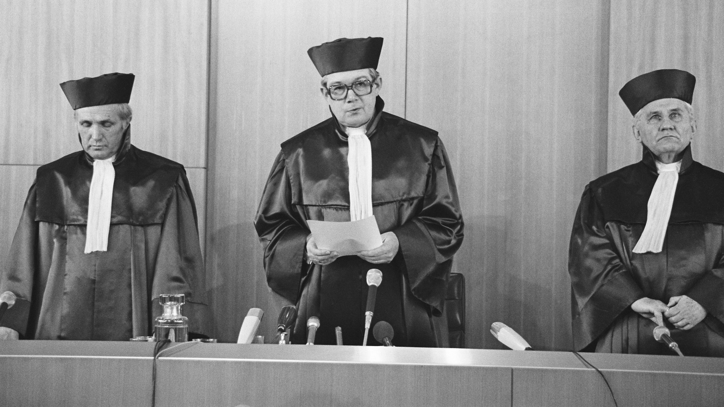 Deutscher Bundestag - Ethische Kontroverse zum Abtreibungsparagraf 218