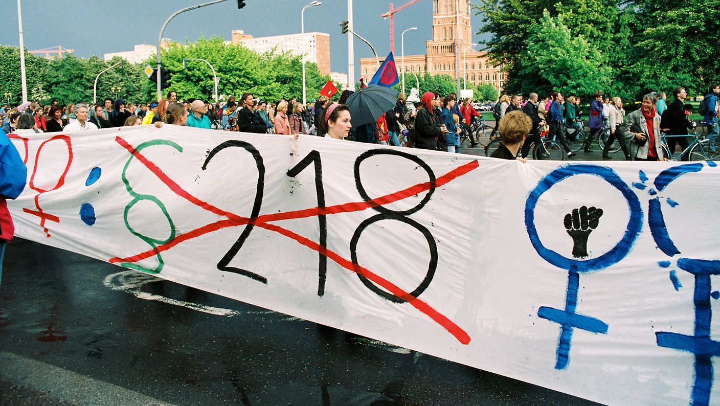 Deutscher Bundestag - Ethische Kontroverse zum Abtreibungsparagraf 218