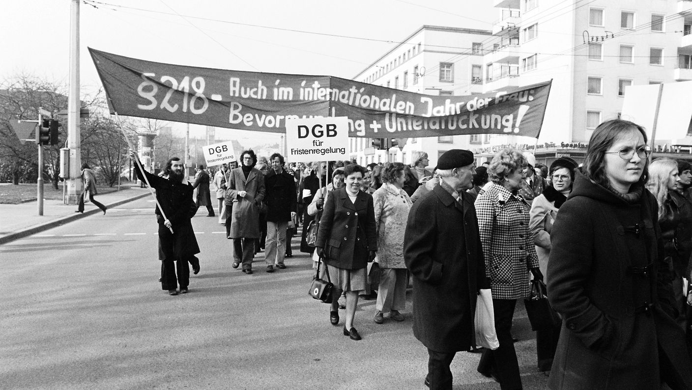 Deutscher Bundestag - Ethische Kontroverse zum Abtreibungsparagraf 218