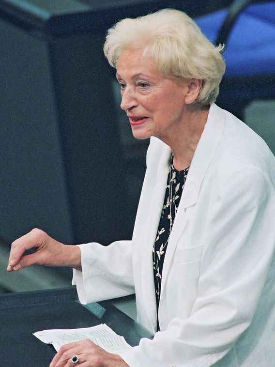 Deutscher Bundestag - Annemarie Renger: Leidenschaftliche Demokratin