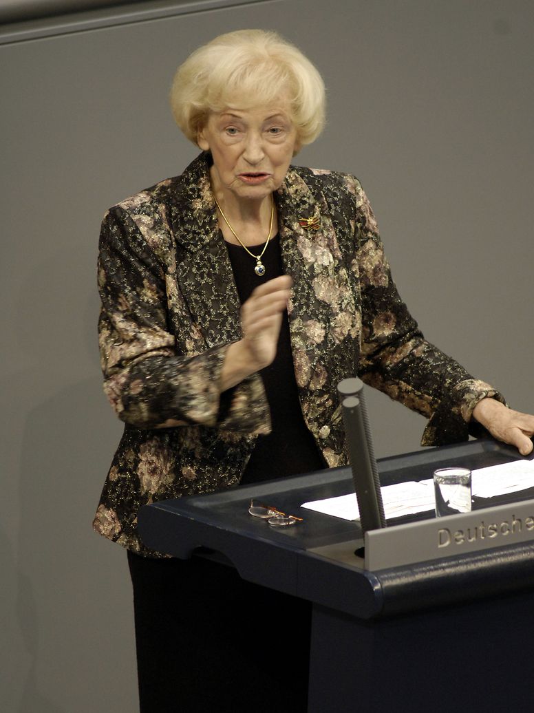 Deutscher Bundestag - Annemarie Renger: Leidenschaftliche Demokratin