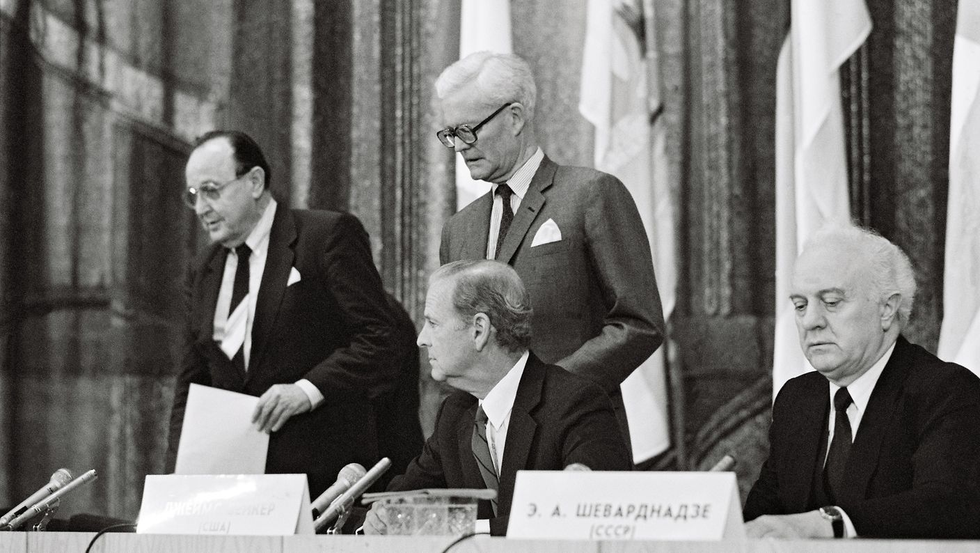 Deutscher Bundestag - 12. September 1990: Der „Zwei-plus-Vier-Vertrag ...