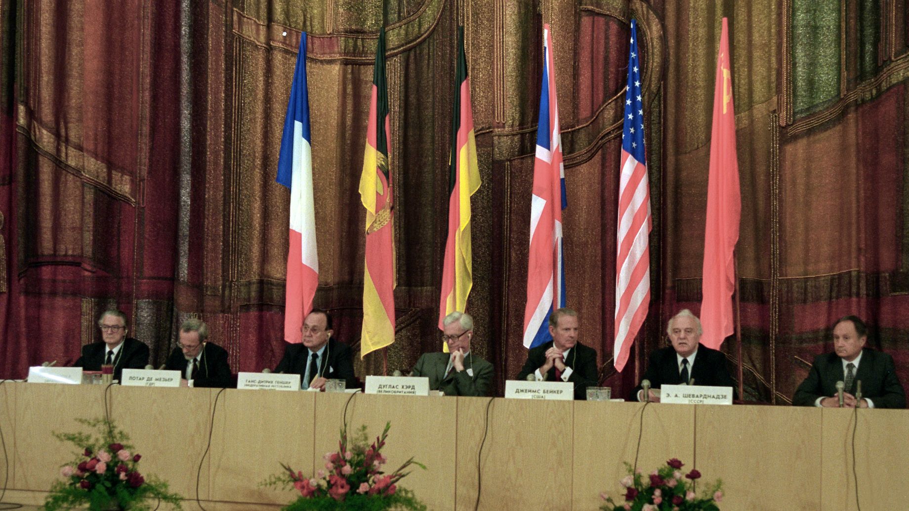 Deutscher Bundestag - 12. September 1990: Der „Zwei-plus-Vier-Vertrag ...