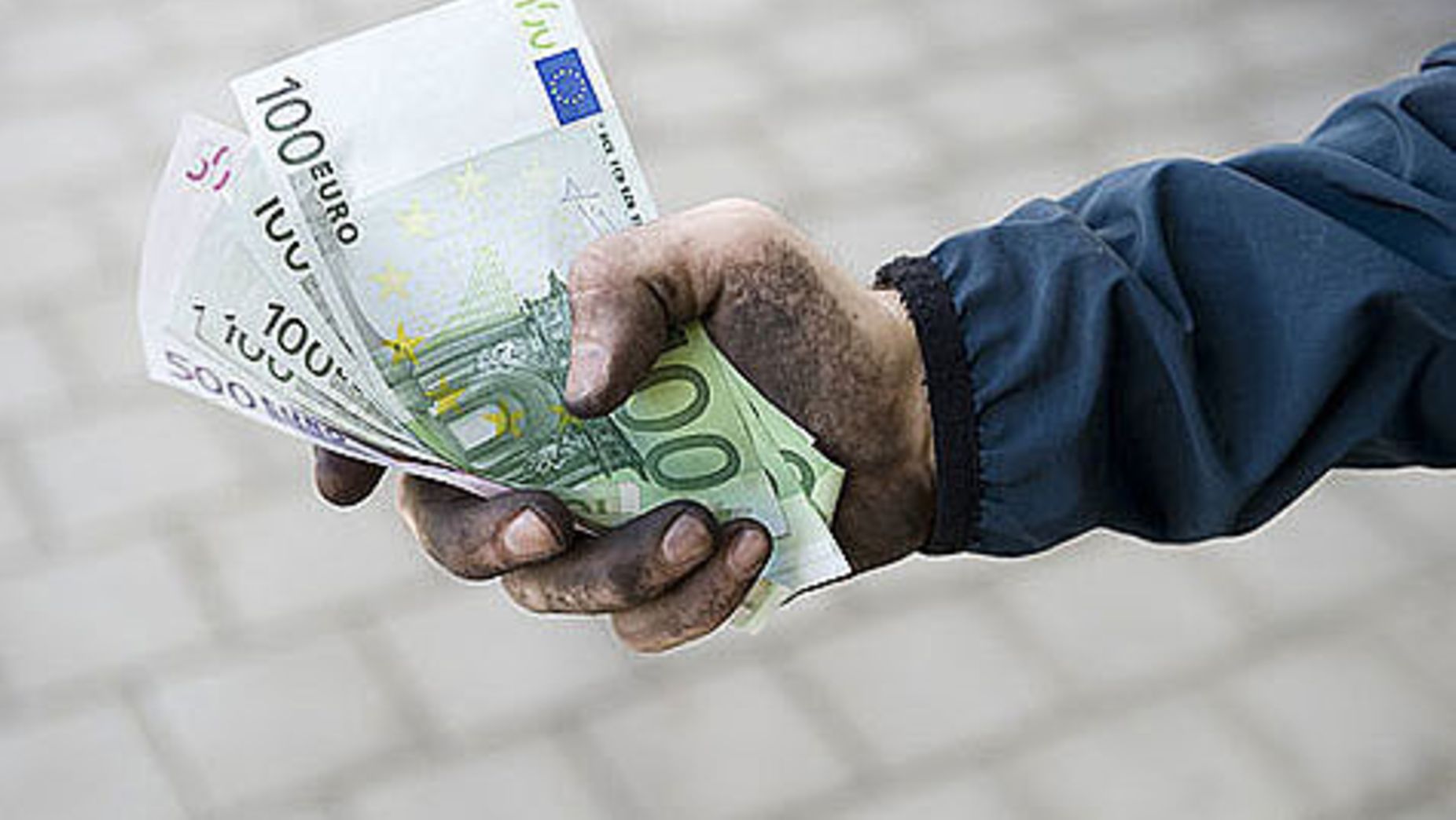 Deutscher Bundestag - Gesetzlicher Mindestlohn nach wie vor umstritten