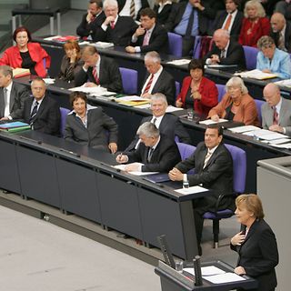 Deutscher Bundestag - Gerhard Schröders zweite Vertrauensfrage