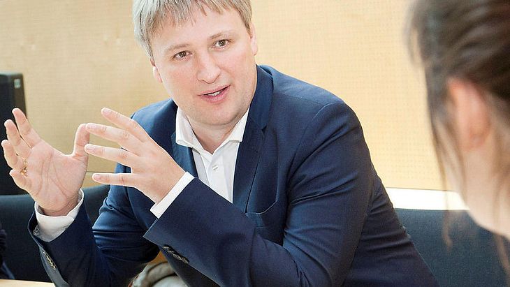Deutscher Bundestag - „Ehrenamtliches Engagement ist eine Gratwanderung“