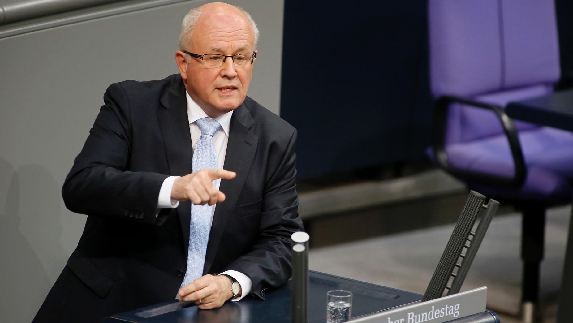 Deutscher Bundestag - Kauder: Wirtschaftliche Leistungskraft erhalten