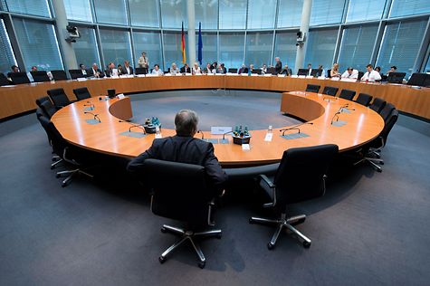 Deutscher Bundestag - Wie das Parlament die Regierung kontrolliert