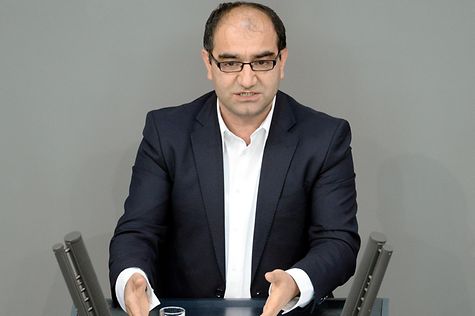 Deutscher Bundestag - Mutlu fragt nach der Fußball-WM 2006