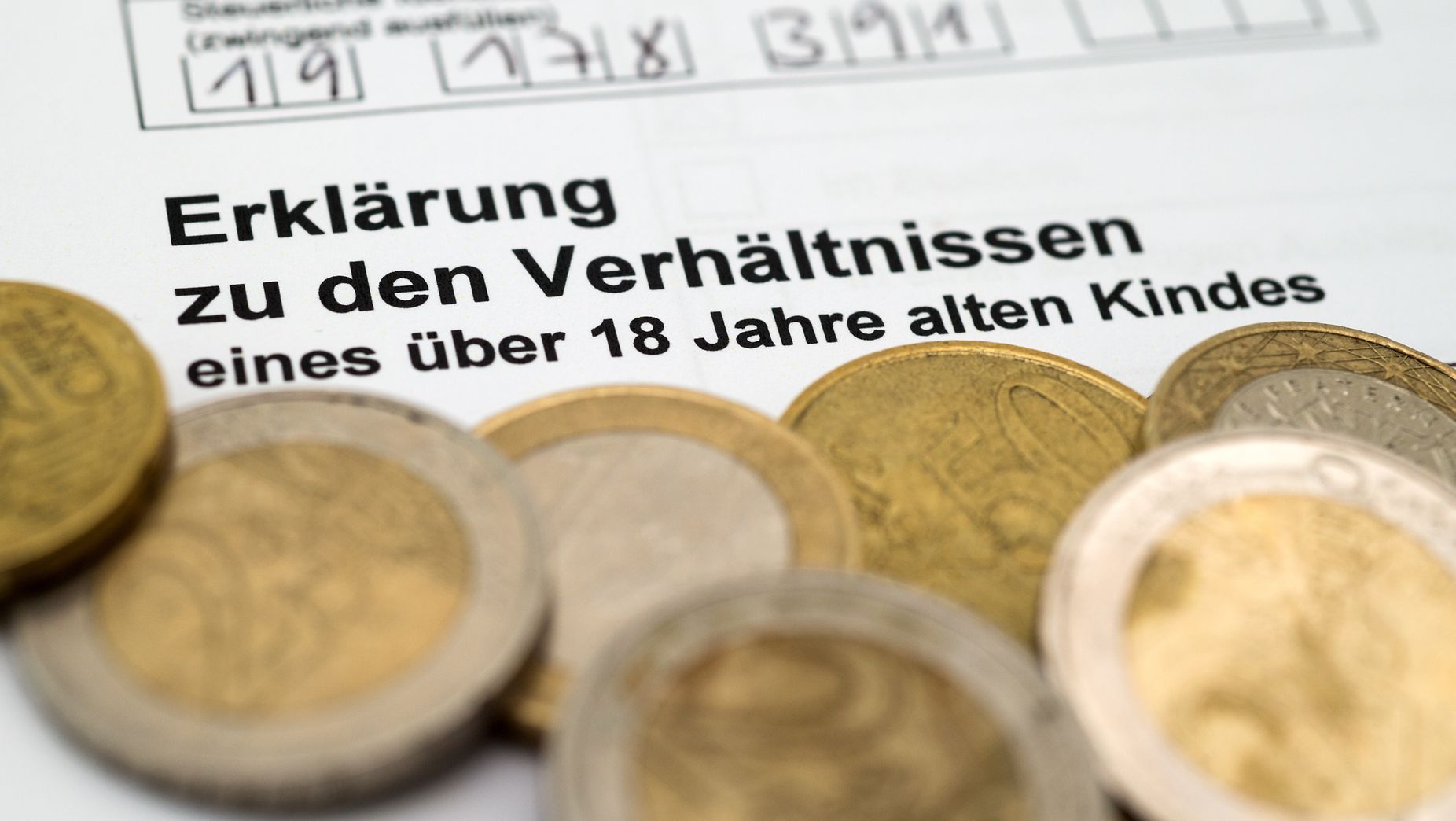 Deutscher Bundestag - Bundestag erhöht Kindergeld und Freibeträge