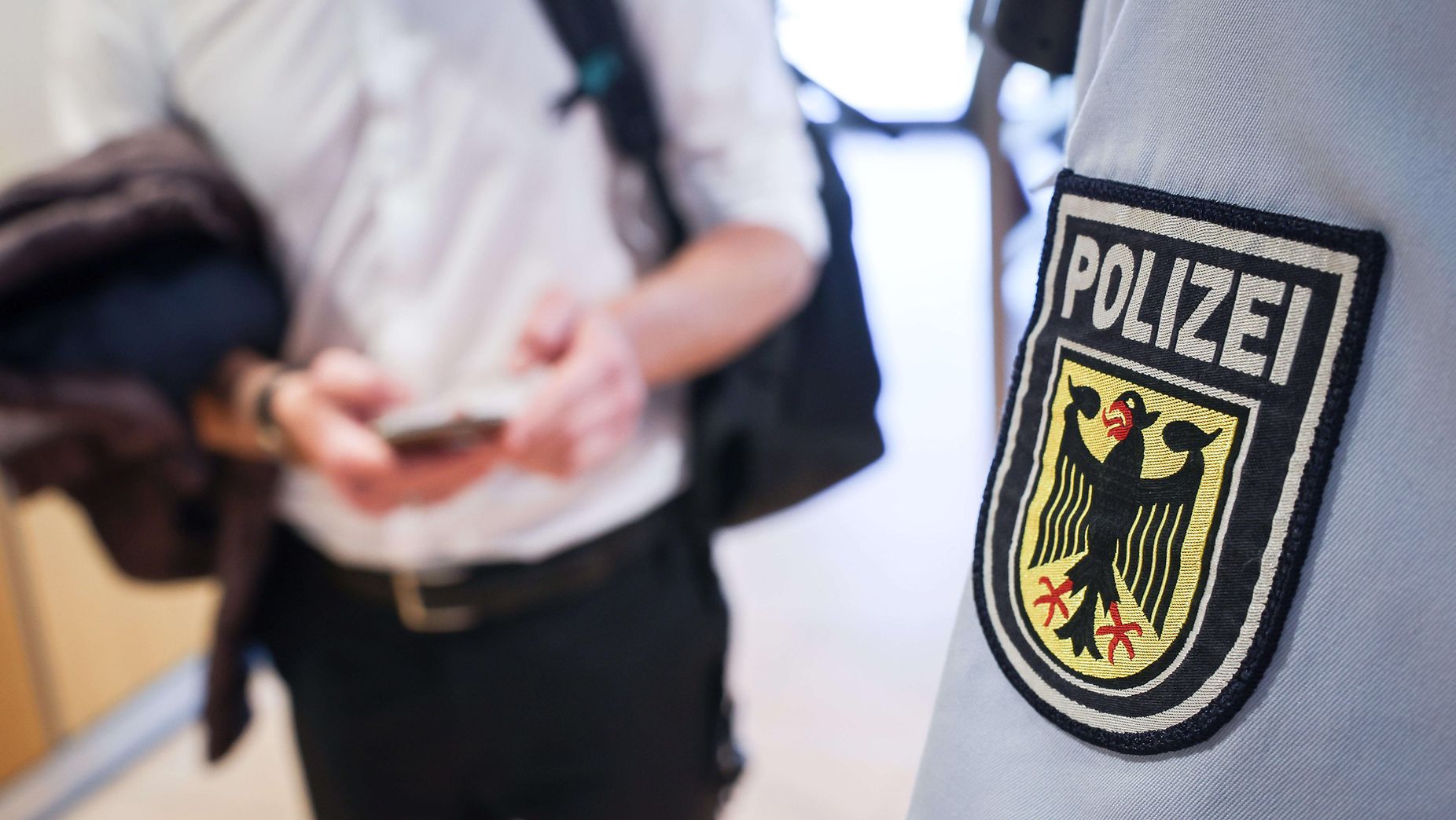 Deutscher Bundestag - Neue Befugnisse für die Bundespolizei beschlossen