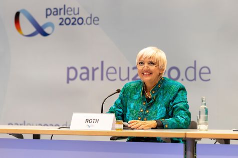 Deutscher Bundestag - Roth: Zusammenhang von Klima und Sicherheit ...