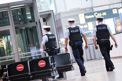 Deutscher Bundestag - Neue Befugnisse für die Bundespolizei beschlossen
