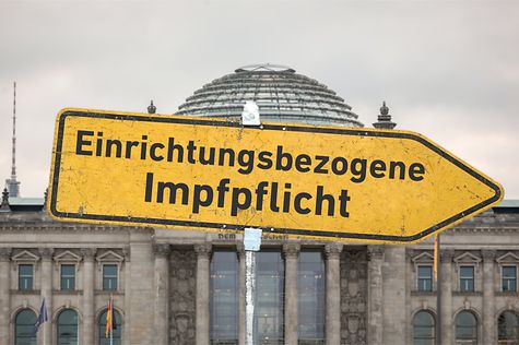 Deutscher Bundestag - Anträge zur einrichtungsbezogenen Impfpflicht ...
