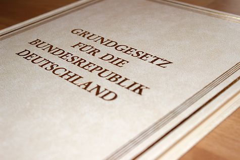 Deutscher Bundestag - Grundgesetzänderung für ein „Sondervermögen ...