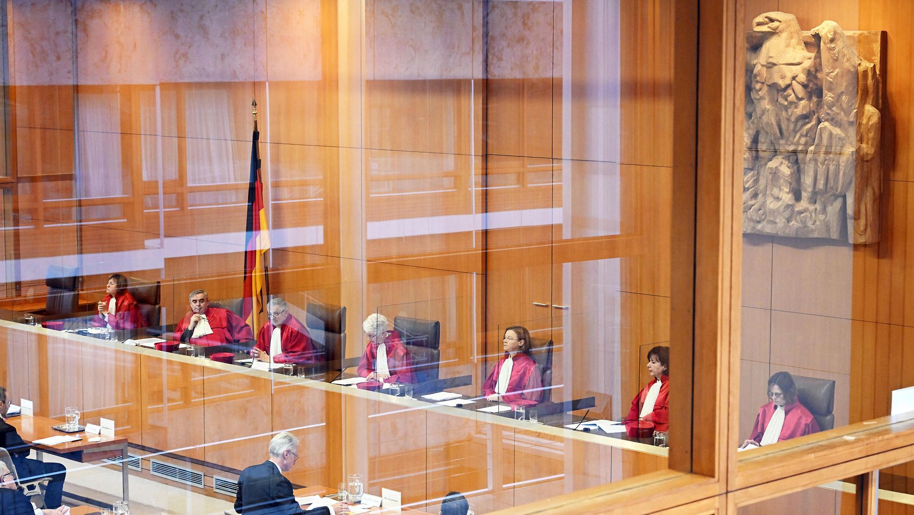 Deutscher Bundestag - Karlsruhe sieht keinen Einstieg in eine EU ...