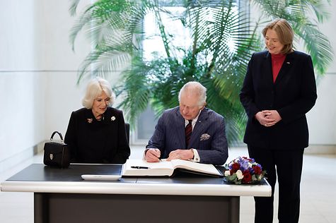 Deutscher Bundestag - König Charles III. und Königin-Gemahlin Camilla ...