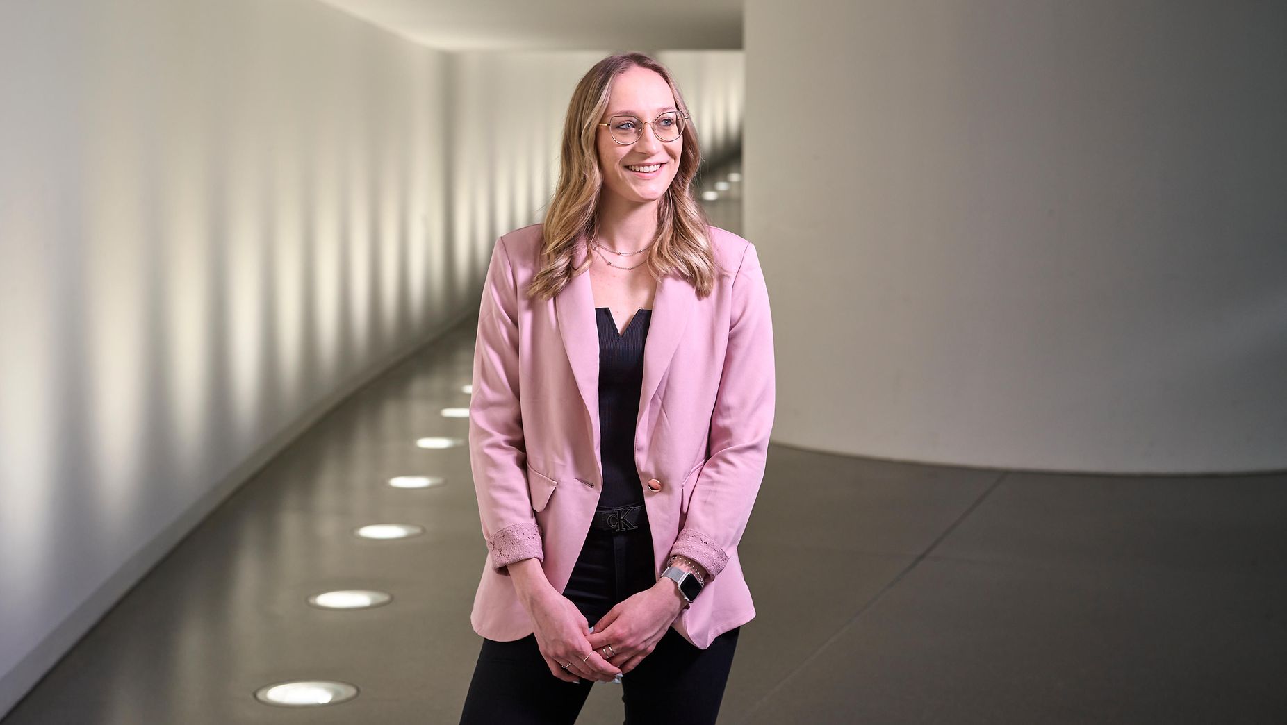 Deutscher Bundestag - Laura Petersilie ist im Personalreferat tätig