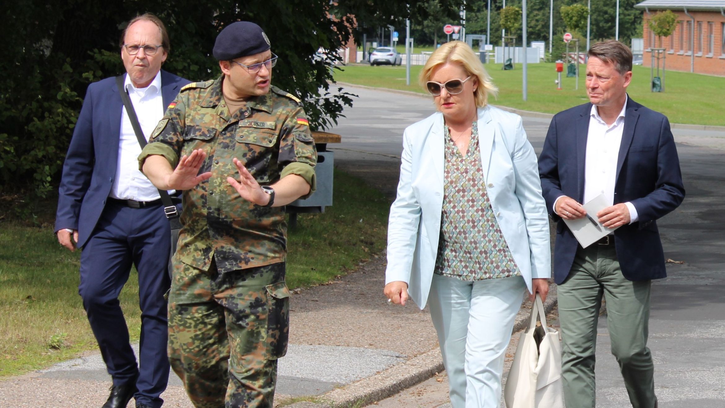 Deutscher Bundestag - Beim Bataillon Elektronische Kampfführung 911 in ...