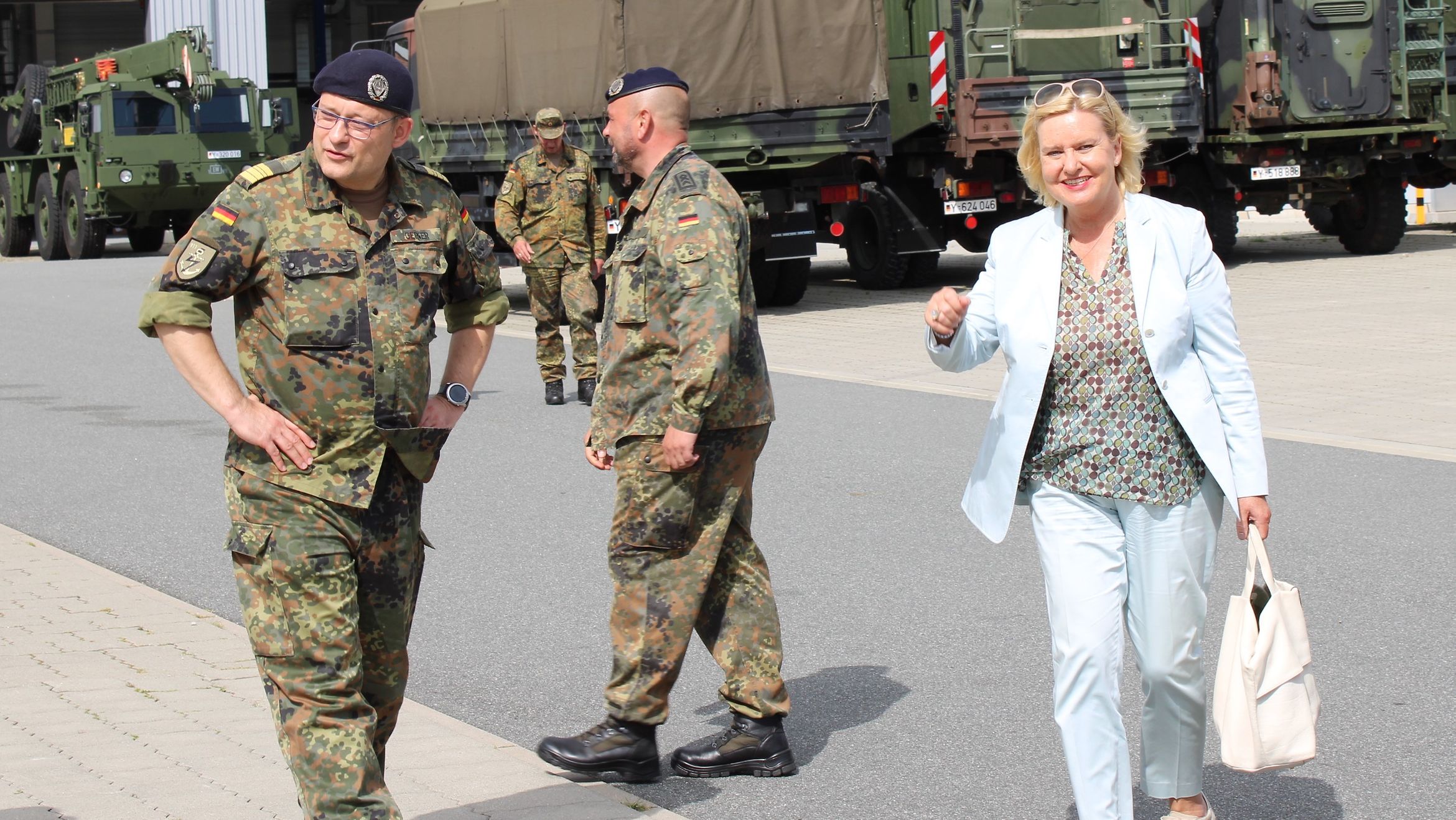 Deutscher Bundestag - Beim Bataillon Elektronische Kampfführung 911 in ...