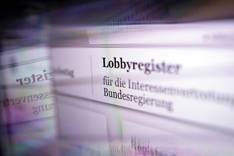 Deutscher Bundestag - Experten wollen Lobbyregistergesetz weiter verbessern