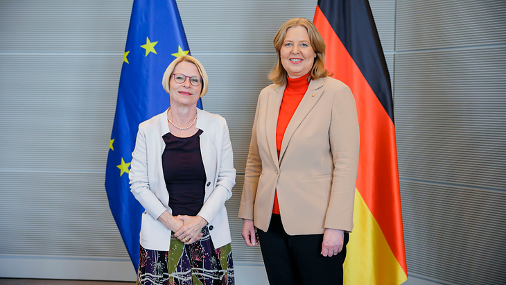 Deutscher Bundestag - Bundestagspräsidentin empfängt die Botschafterin ...